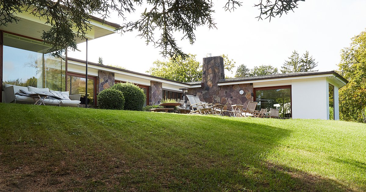 Arkitekttegnet 50’er villa i ægte James Bond-stemning