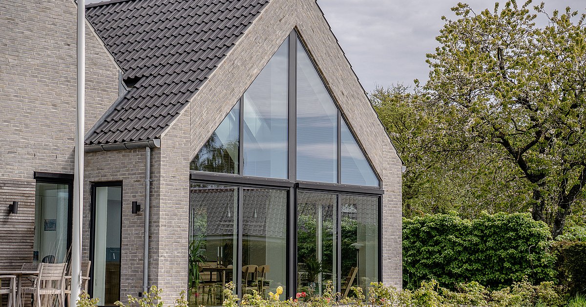 Stor og åben etplansvilla med maksimale lysindfald