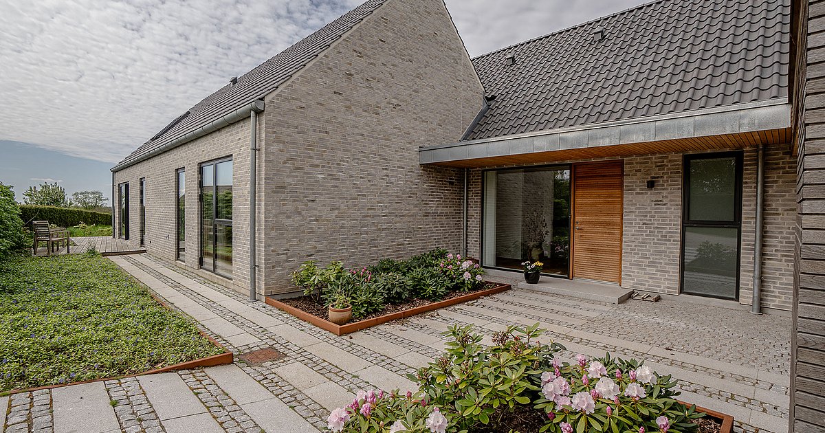 Stor og åben etplansvilla med maksimale lysindfald